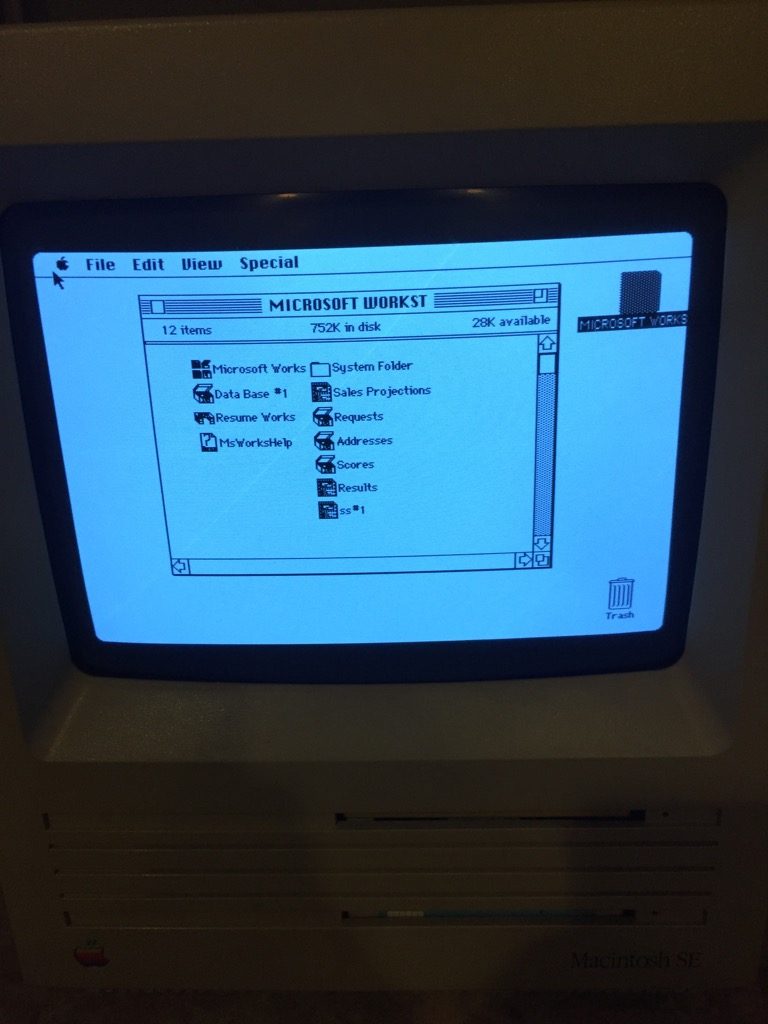The Screens – Apple Macintosh Museum